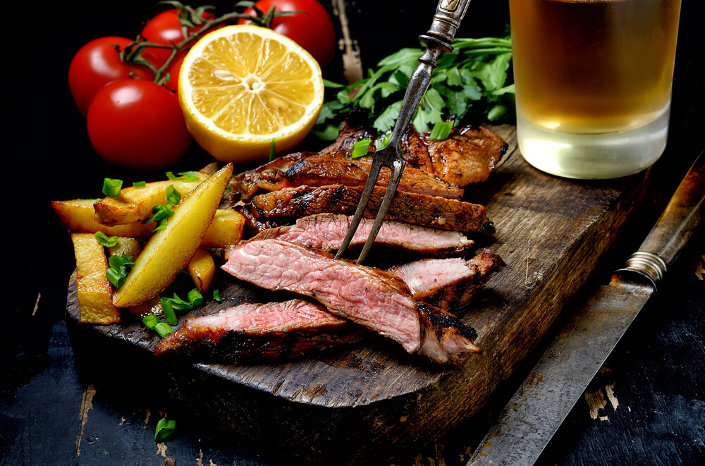 O que combina com chopp: Harmonizações culinárias para cada tipo de ...